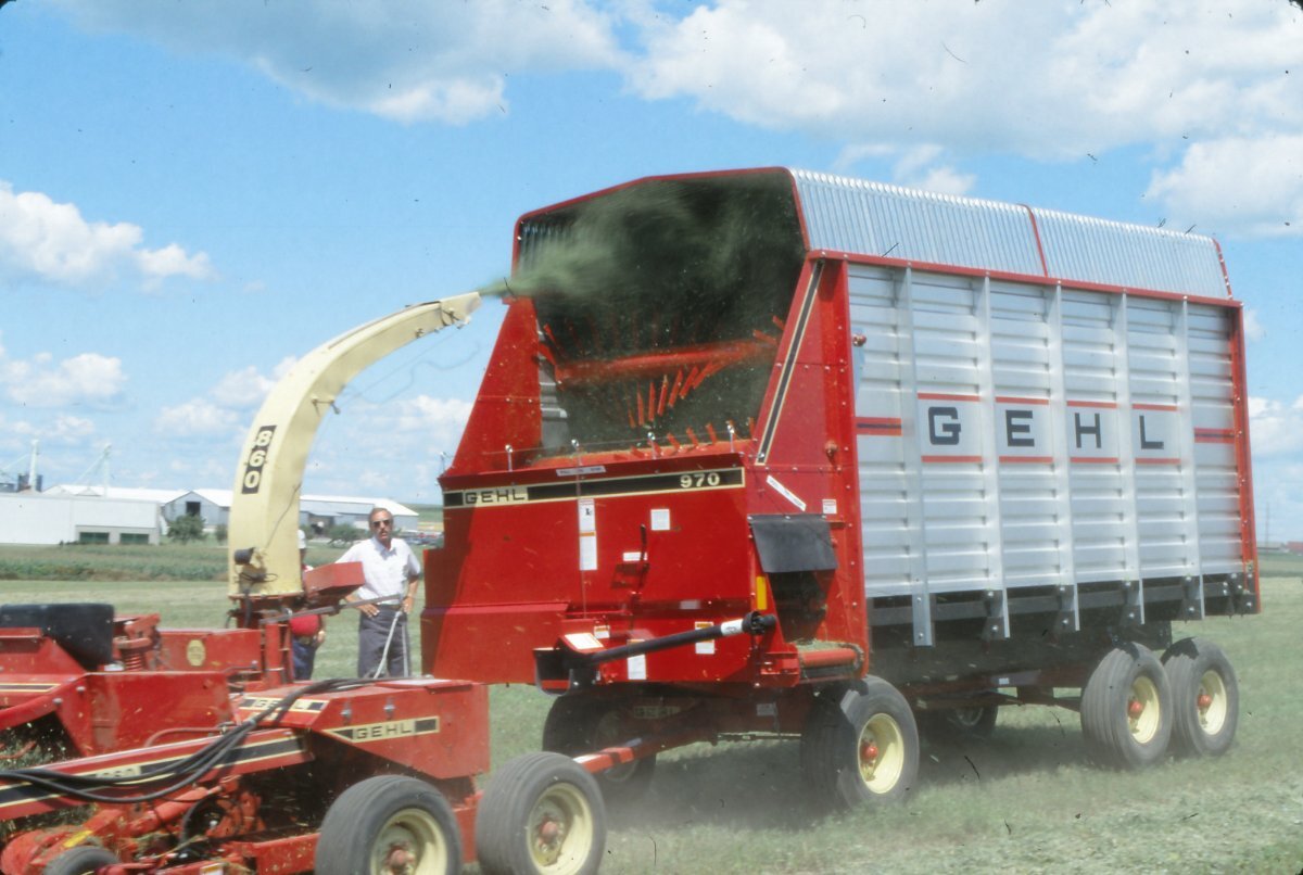 A few really cool, IH related, Gehl archive pics.... - General Chat ...