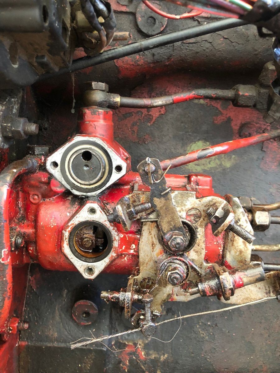 IH 684 leaking diesel from the injection pump - Technical IH Talk - Red ...