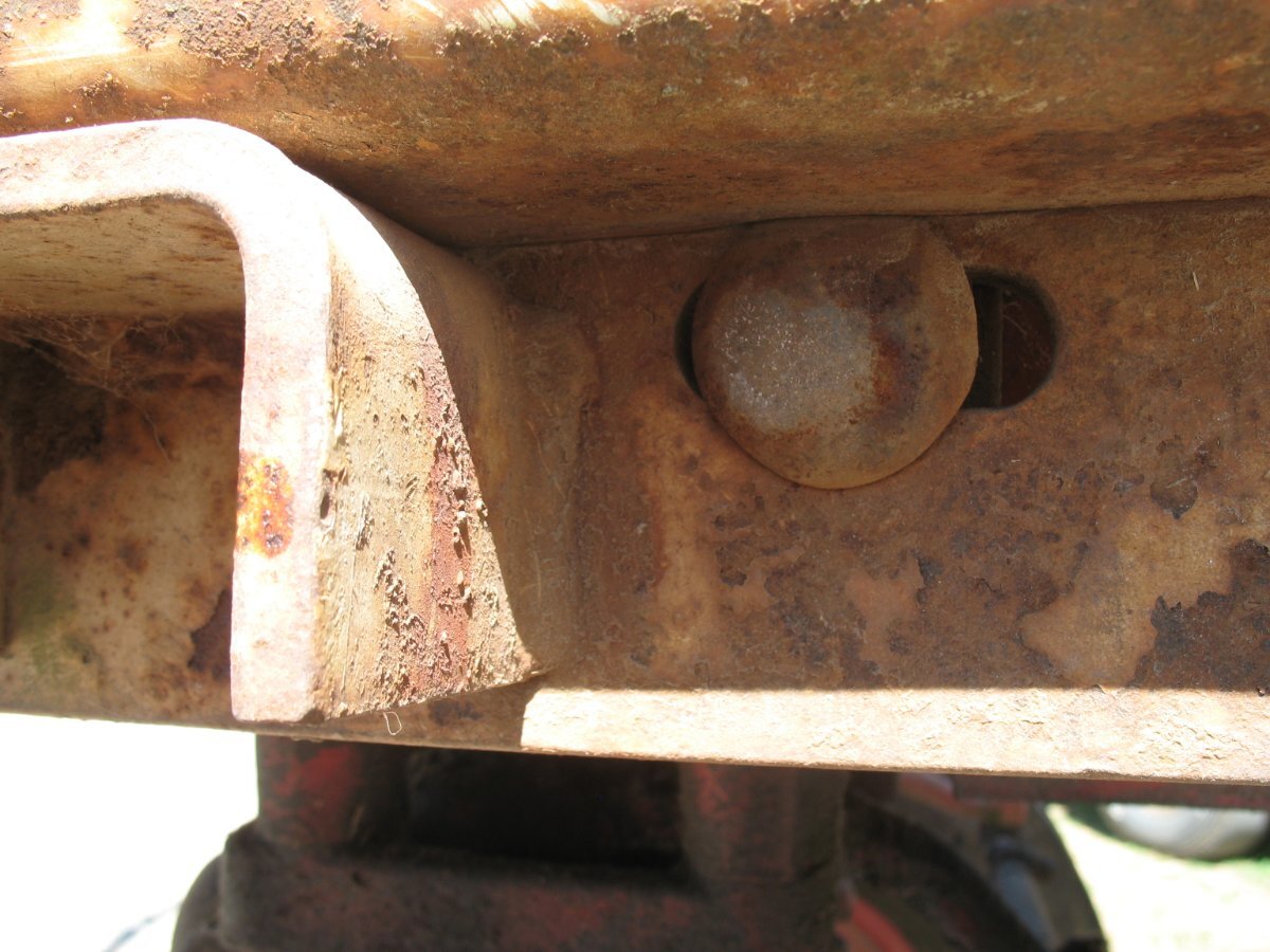 International 2000/3000 loader brackets - Technical IH Talk - Red Power ...