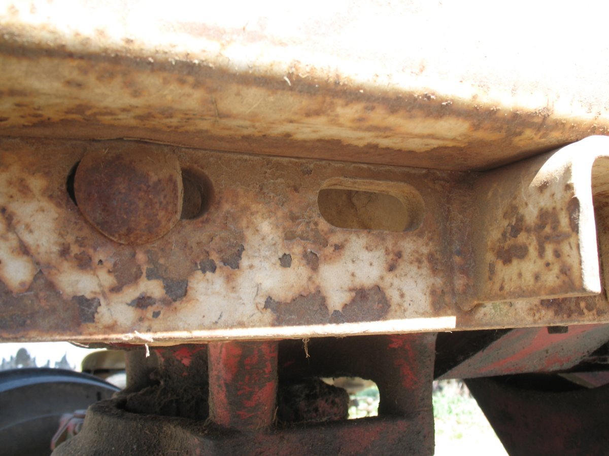 International 2000/3000 loader brackets - Technical IH Talk - Red Power ...