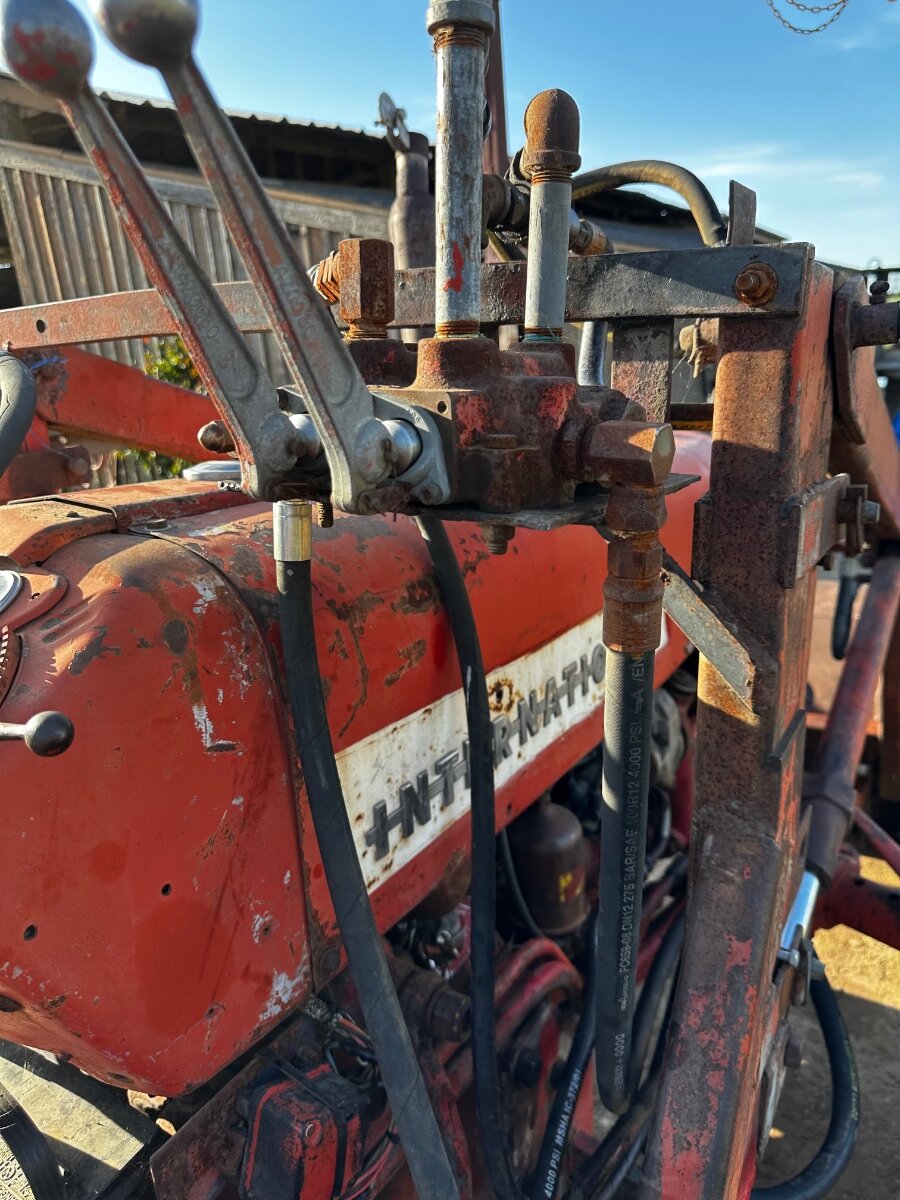 1955 international 300 utility w/front loader - Technical IH Talk - Red ...