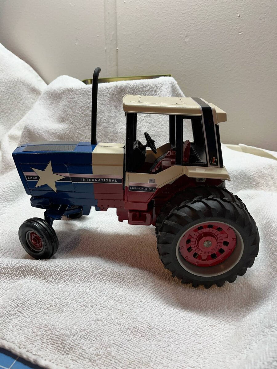 Lone Star tractor - IH Toys, Memorabilia & Collectibles - Red Power ...