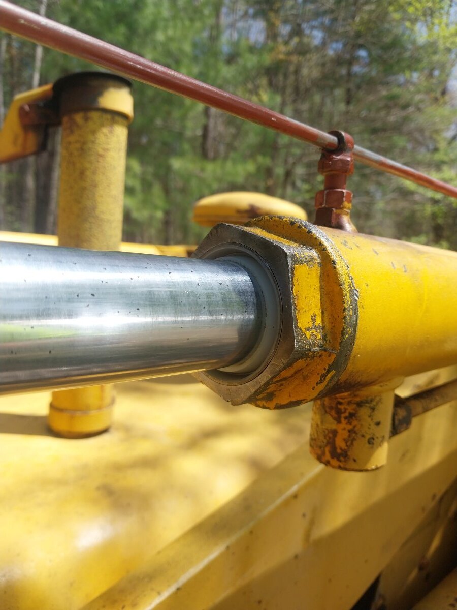 Hydraulic cylinder reseal. - IH Construction Equipment - Red Power ...