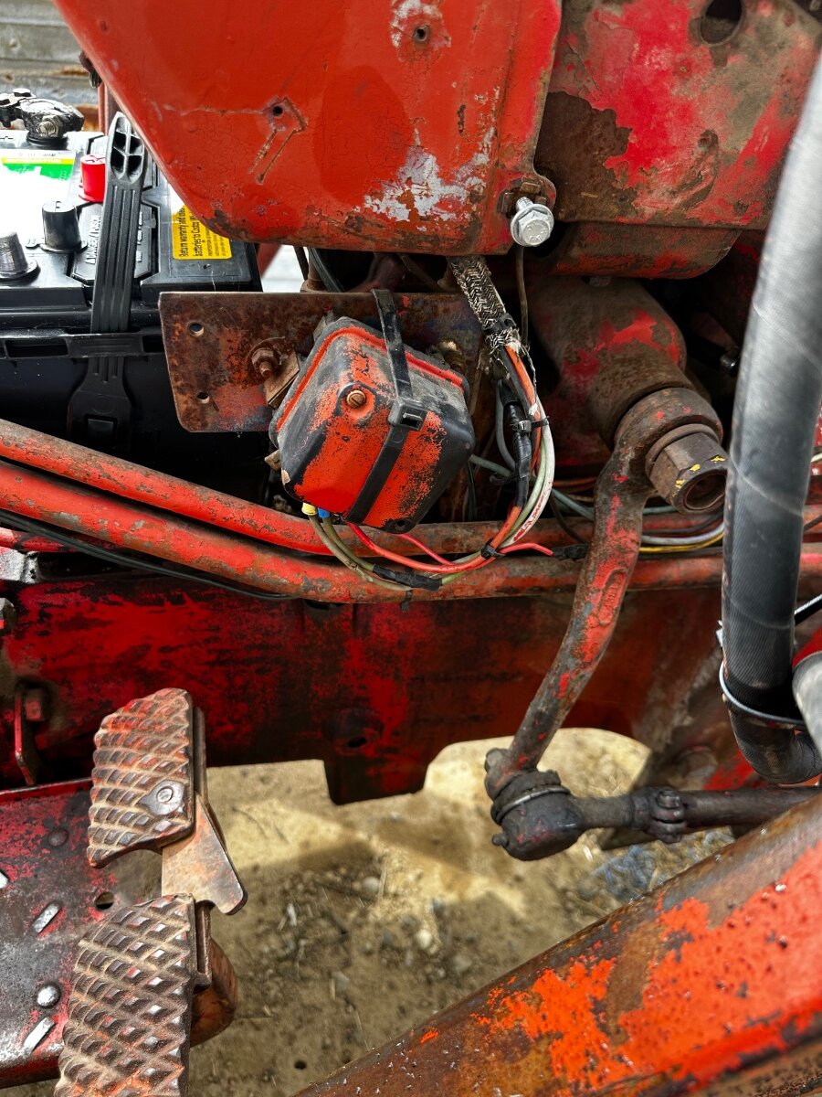 1955 international 300 utility w/front loader - Technical IH Talk - Red ...