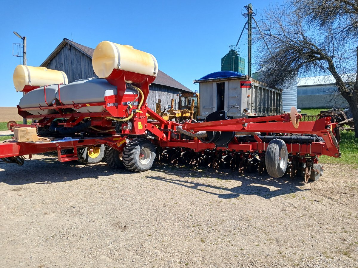 1245 planter - fertilizer clean outs? - Technical IH Talk - Red Power ...