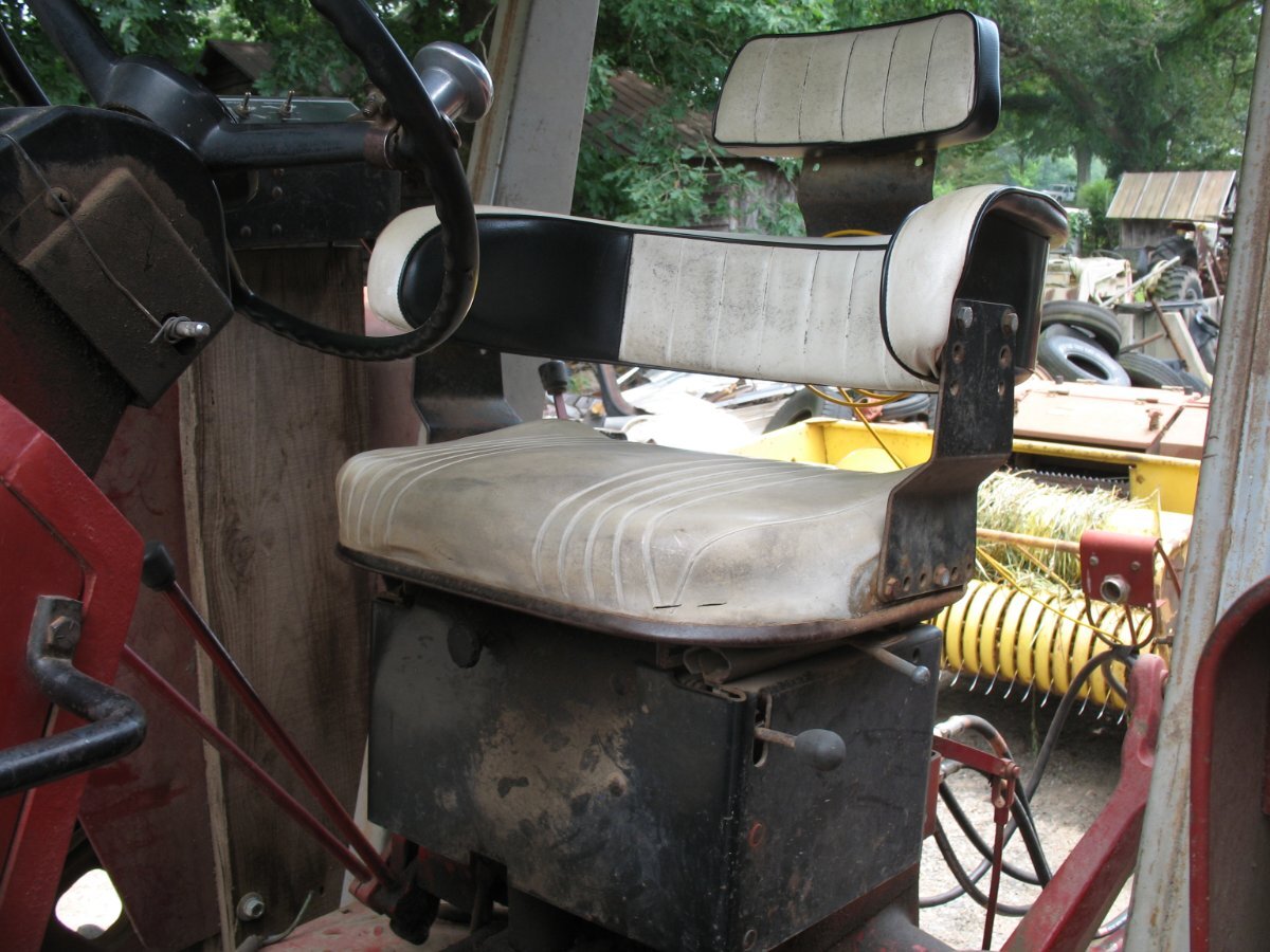 Arm rest question tombstone hydraulic seat - Technical IH Talk - Red ...