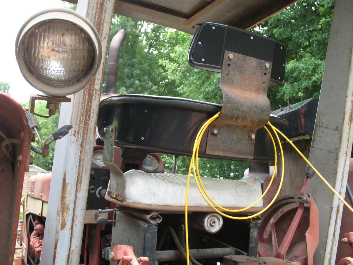 Arm rest question tombstone hydraulic seat - Technical IH Talk - Red ...