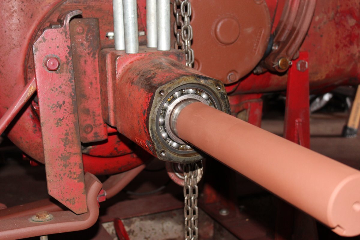 Farmall super M rear axle bearings - Technical IH Talk - Red Power ...