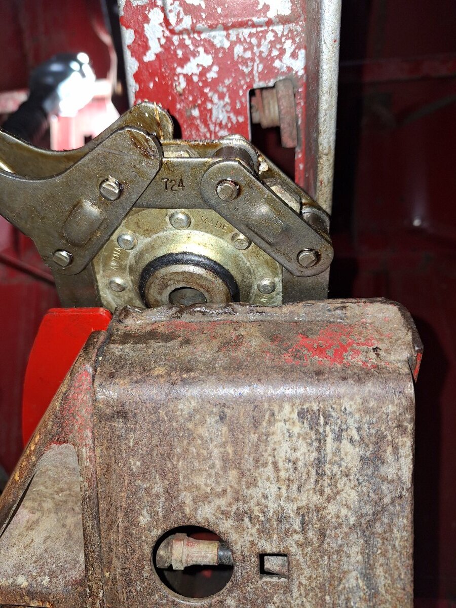 1063 corn head gathering chain headache - Technical IH Talk - Red Power ...