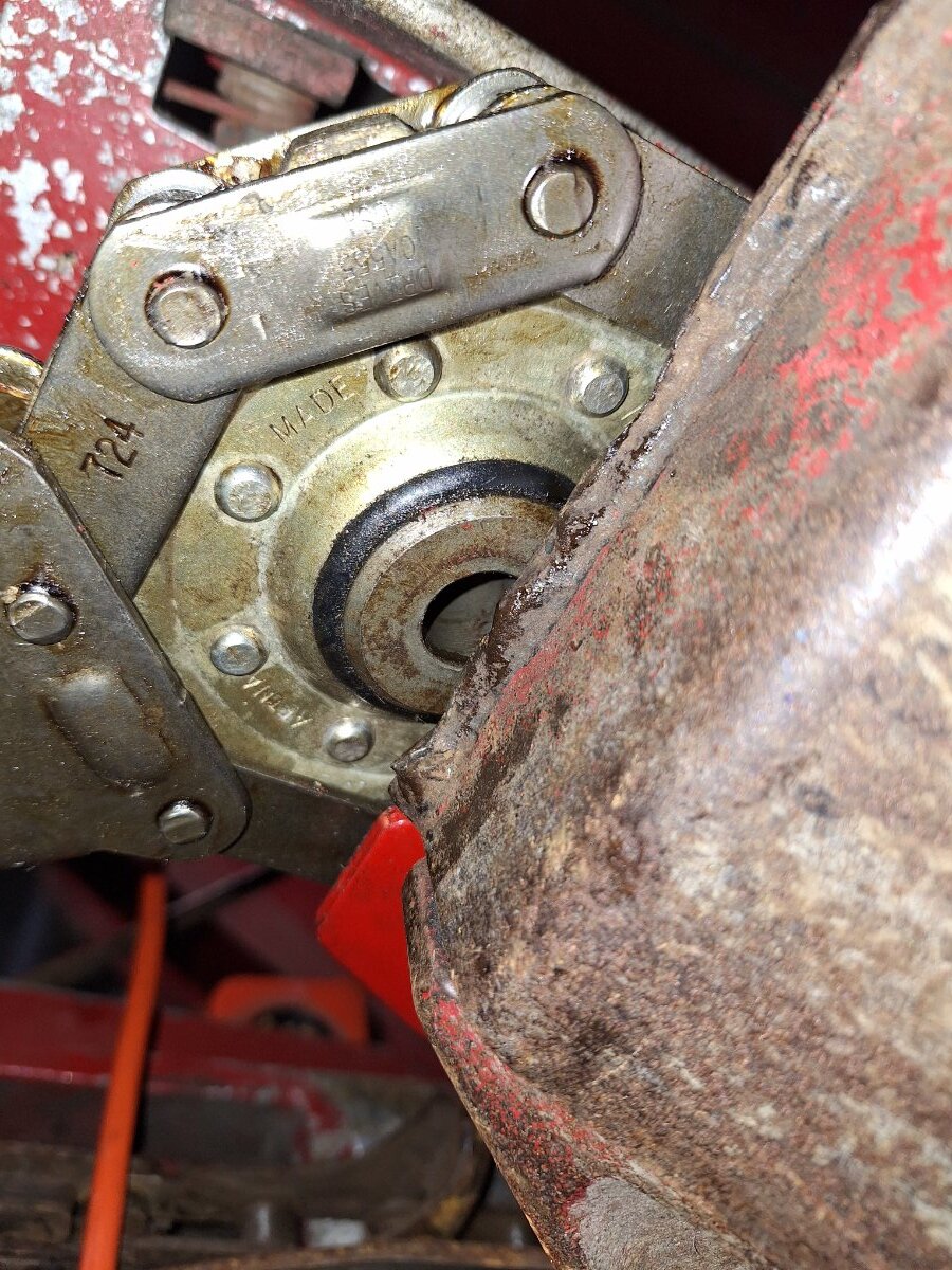 1063 corn head gathering chain headache - Technical IH Talk - Red Power ...