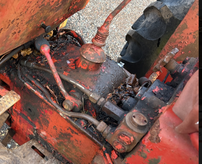 Survivor gas B275 w/1501 loader at auction - Technical IH Talk - Red ...