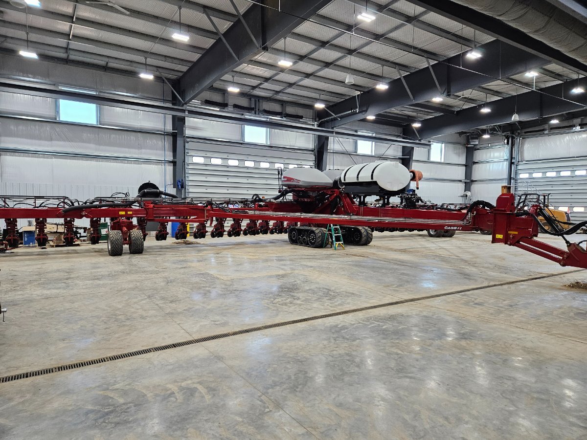 Interesting load today- 36 row planter! - General Chat - Red Power ...