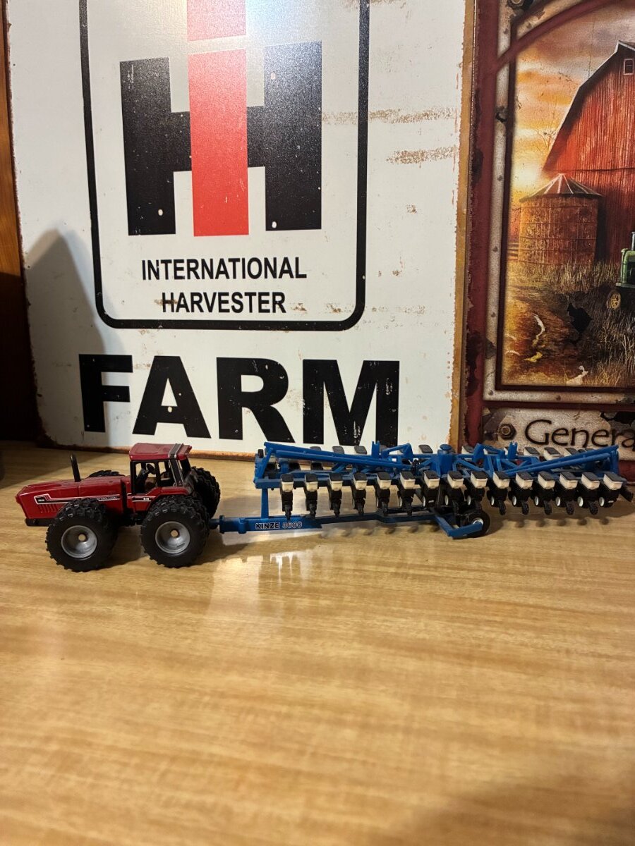 Farm Toy Pictures - IH Toys, Memorabilia & Collectibles - Red Power ...