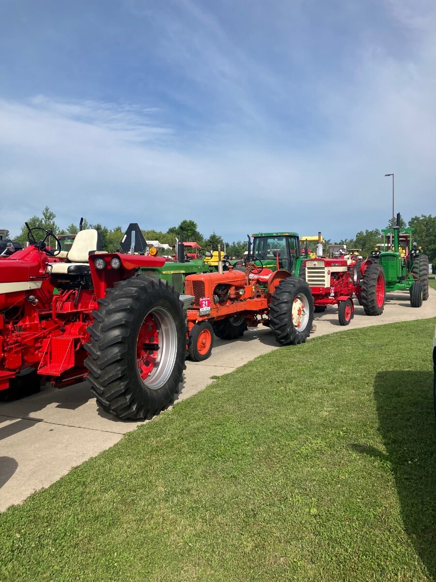 Pictures from the WHO tractor ride. - General Chat - Red Power Magazine ...