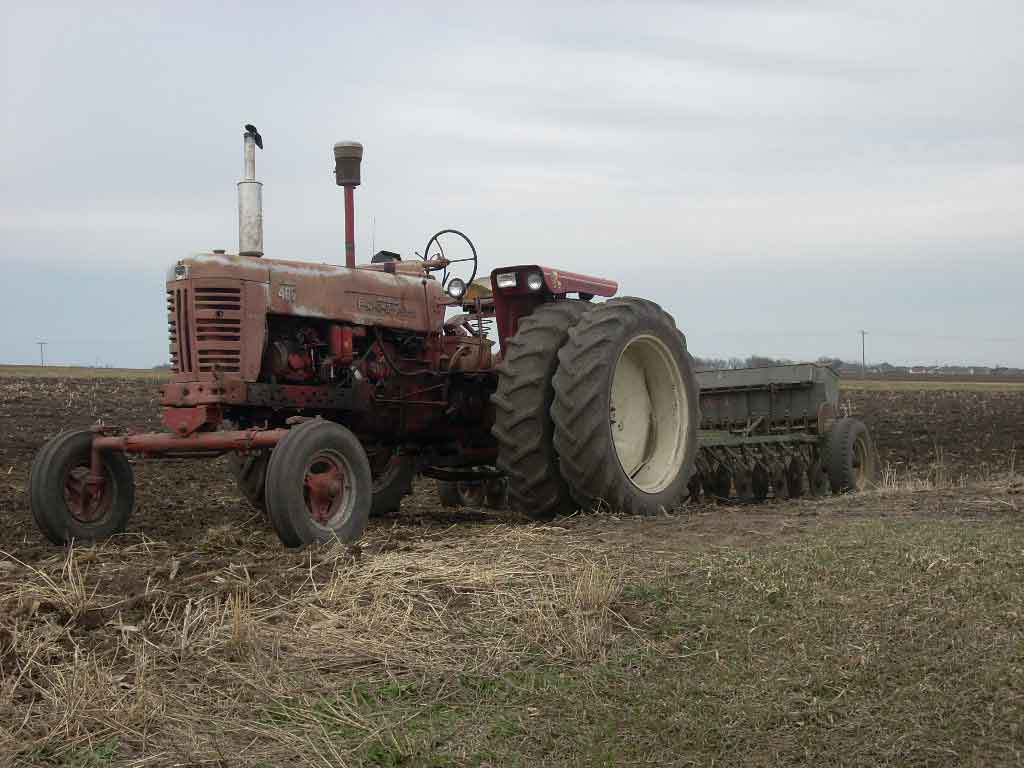 check out this farmall with flat top fenders - General Chat - Red Power ...