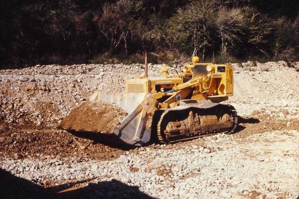 125 DROTT - IH Construction Equipment - Red Power Magazine Community