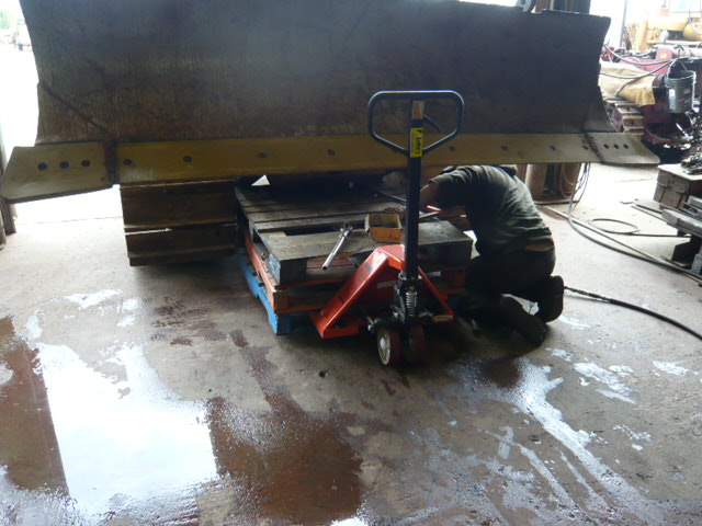 Belly pan removal - How? - IH Construction Equipment - Red Power ...