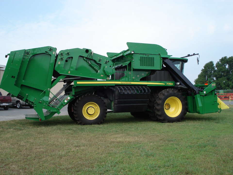 JD 7760 module building cotton picker.....pics - General Chat - Red ...