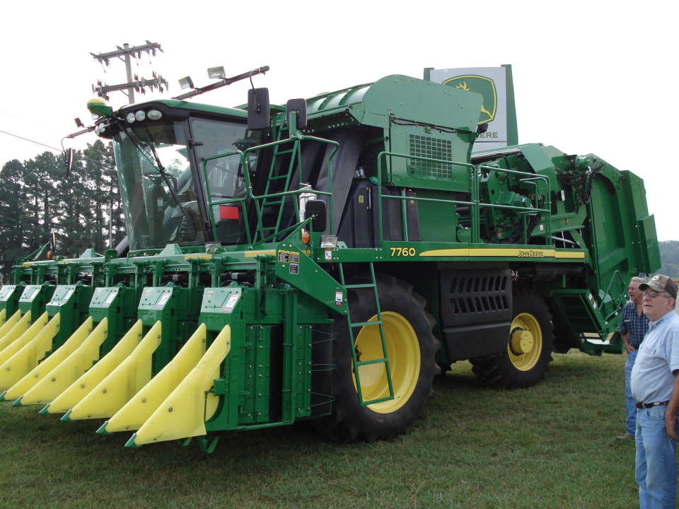 JD 7760 module building cotton picker.....pics - General Chat - Red ...