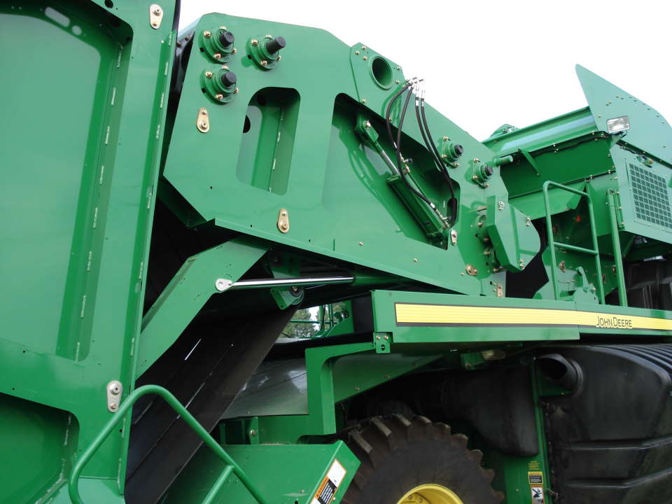 JD 7760 module building cotton picker.....pics - General Chat - Red ...