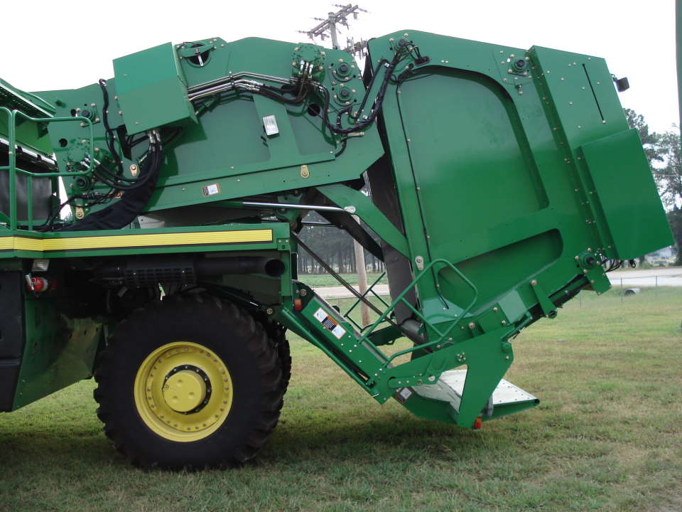 JD 7760 module building cotton picker.....pics - General Chat - Red ...
