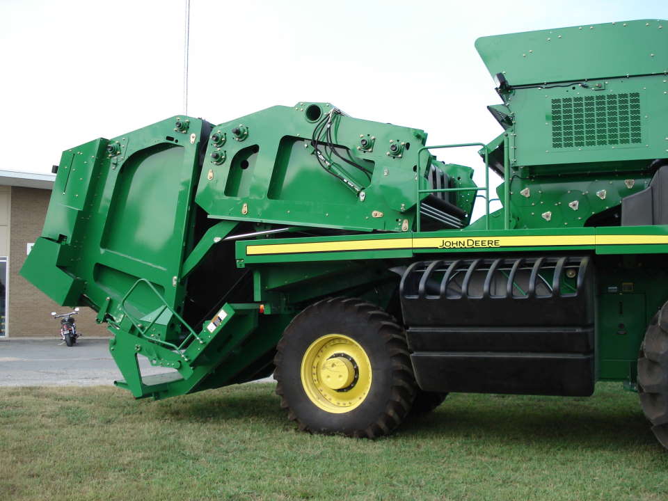 JD 7760 module building cotton picker.....pics - General Chat - Red ...