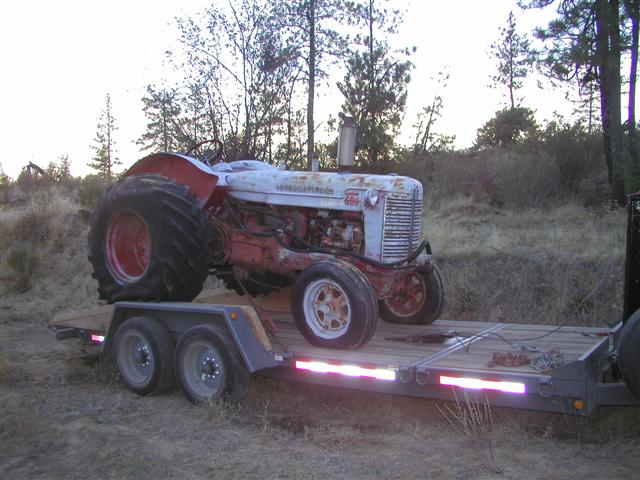 MRS prototype construction tractor - IH Construction Equipment - Red ...