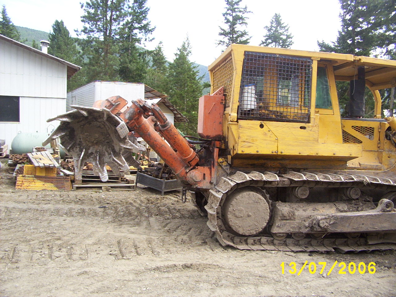 IH TD20E w disc trencher - pics - IH Construction Equipment - Red Power ...