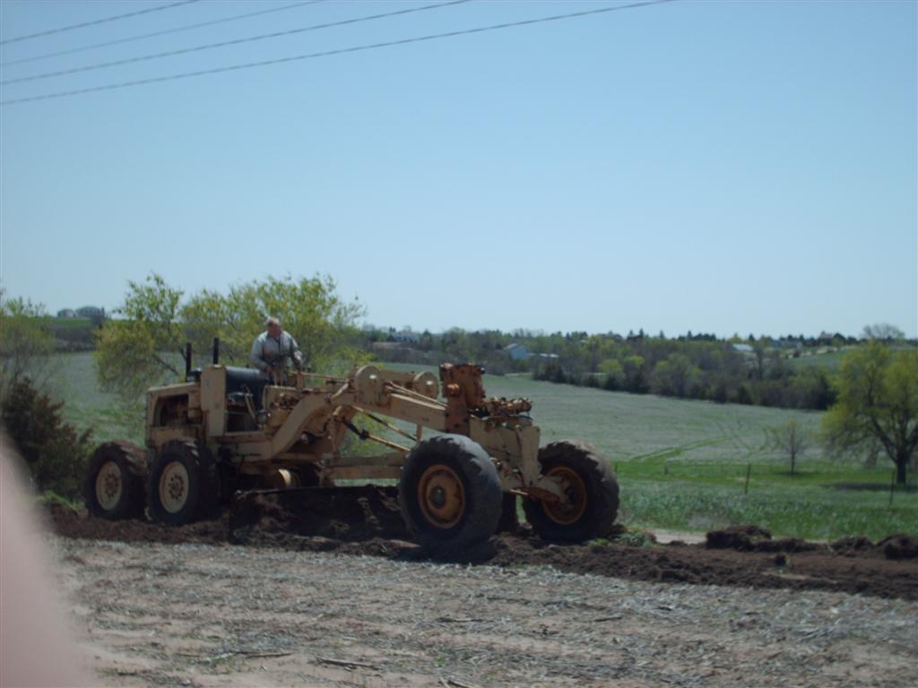 dual stack grader at work - IH Construction Equipment - Red Power ...